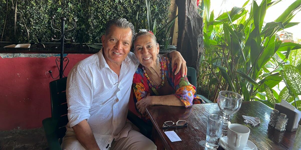 Catching Up With an Old Friend - Vallarta Calendar